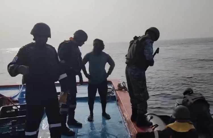 Teams of Indian Coastguard Ships 246 and 253 boarded vessels: Defence ...
