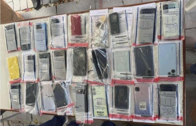 29 phones seized from 8 units in Maafushi Prison